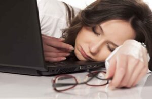 What is hypersomnia? Symptoms, Types, Causes, And Diagnosis - PsychoTreat